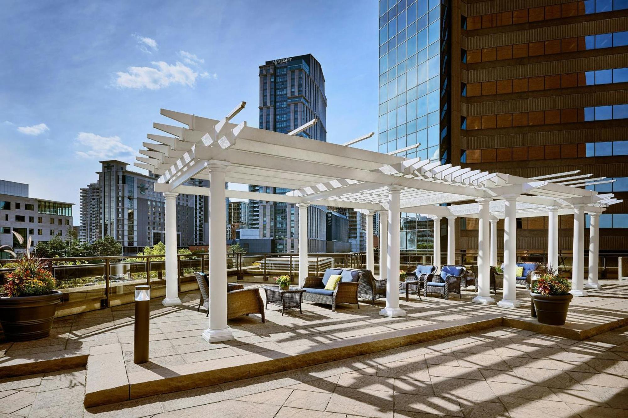 HOTEL SHERATON HAMILTON | ⋆⋆⋆ | CANADA | SEASON DEALS FROM $279