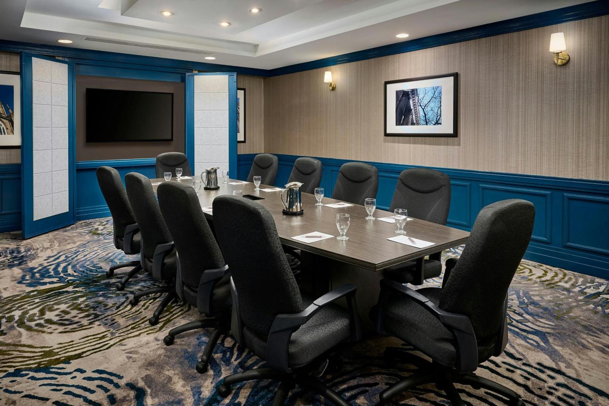 HOTEL SHERATON HAMILTON | ⋆⋆⋆ | CANADA | SEASON DEALS FROM $279