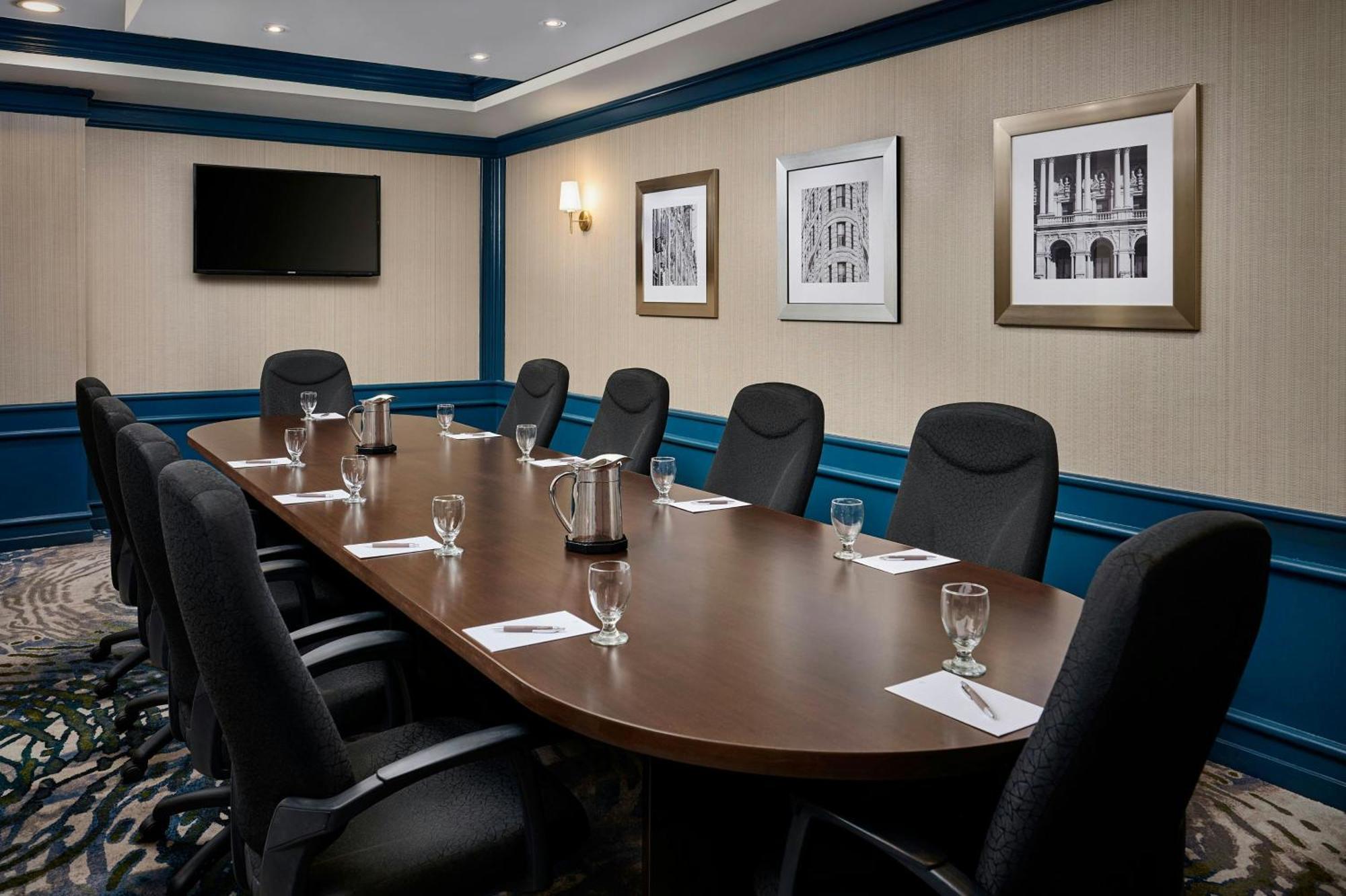 HOTEL SHERATON HAMILTON | ⋆⋆⋆ | CANADA | SEASON DEALS FROM $279