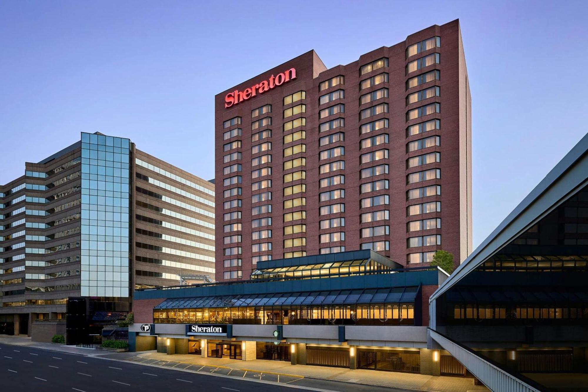 HOTEL SHERATON HAMILTON | ⋆⋆⋆ | CANADA | SEASON DEALS FROM $279
