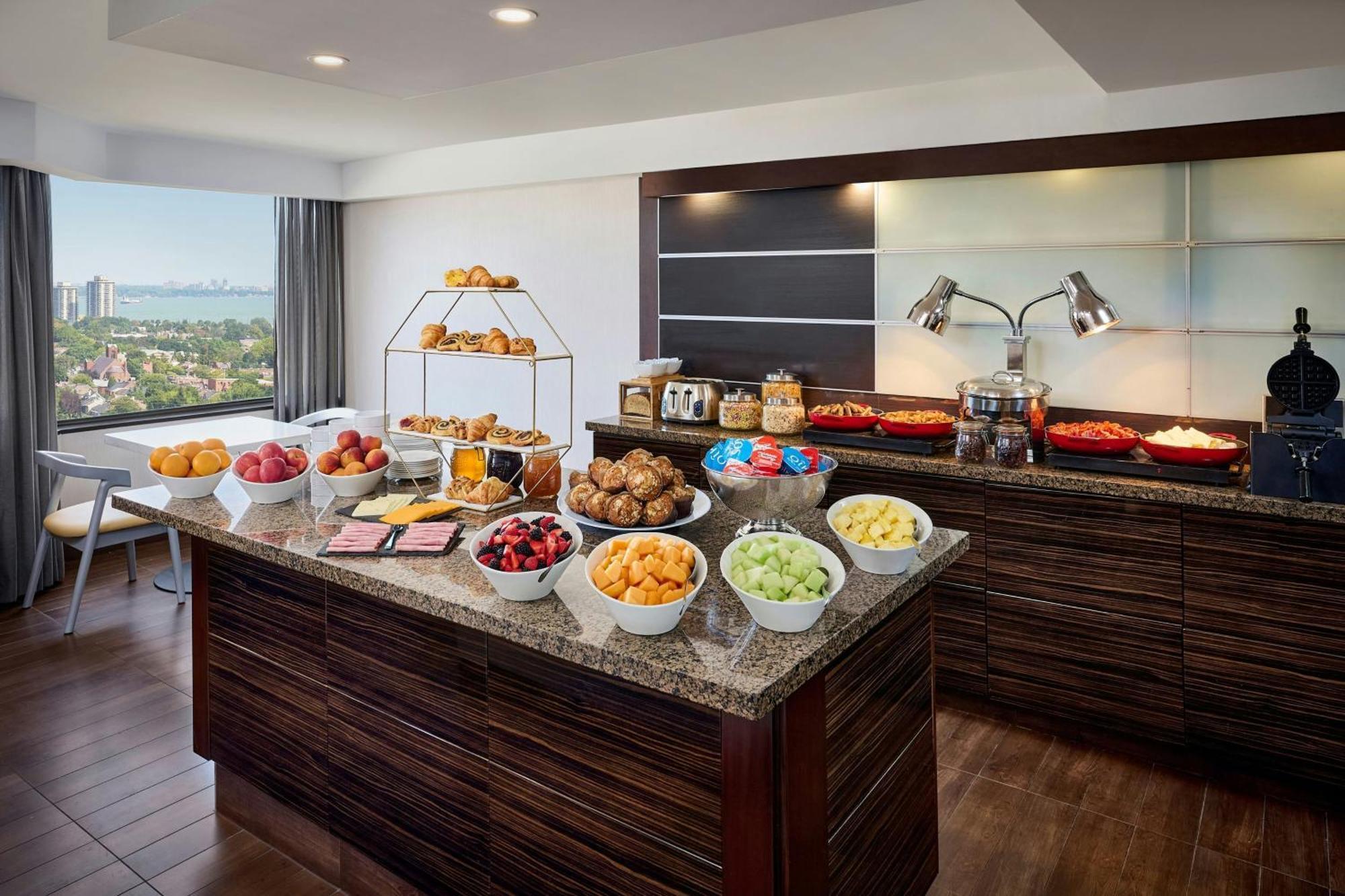 HOTEL SHERATON HAMILTON | ⋆⋆⋆ | CANADA | SEASON DEALS FROM $279