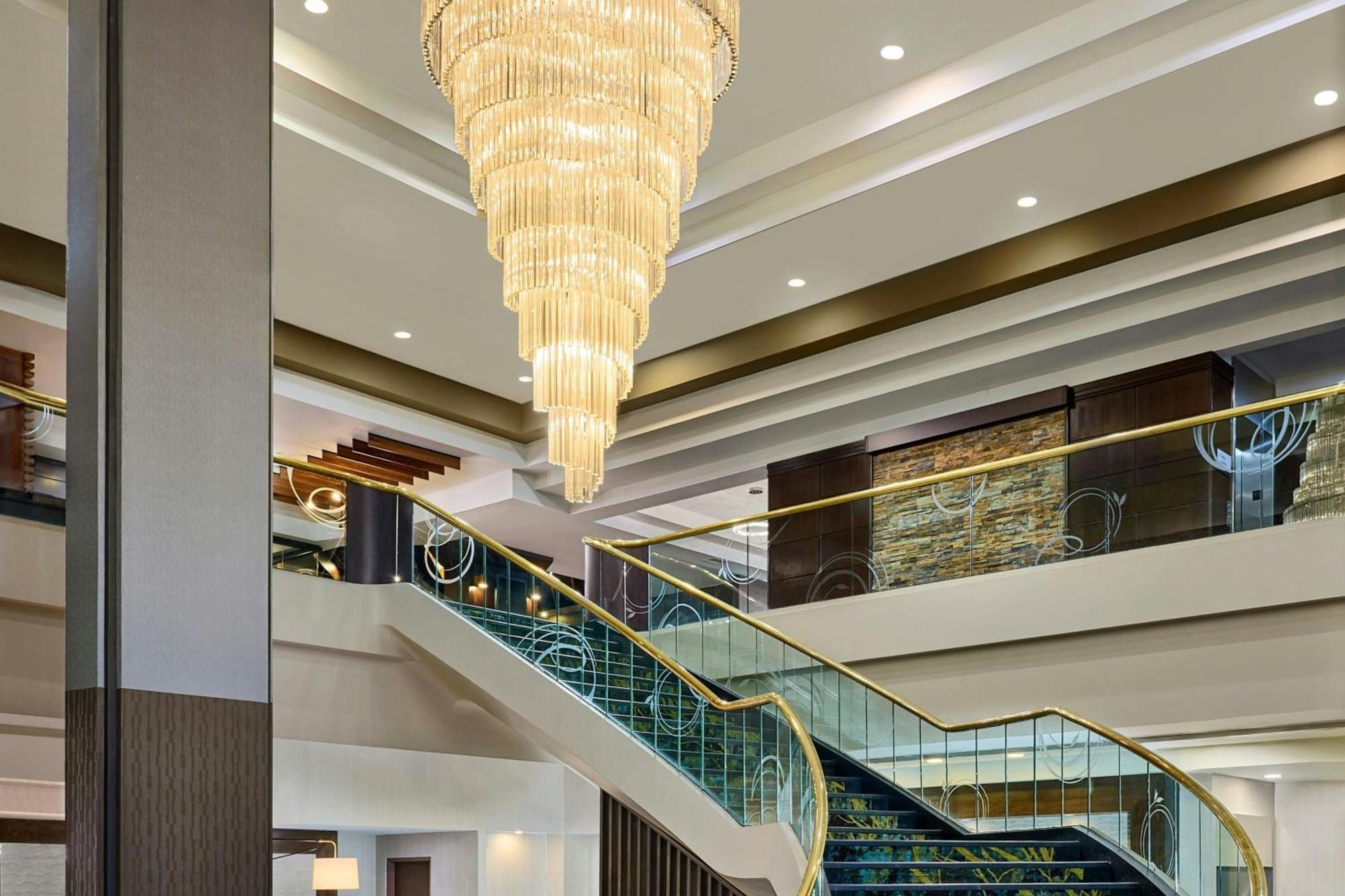 HOTEL SHERATON HAMILTON | ⋆⋆⋆ | CANADA | SEASON DEALS FROM $279