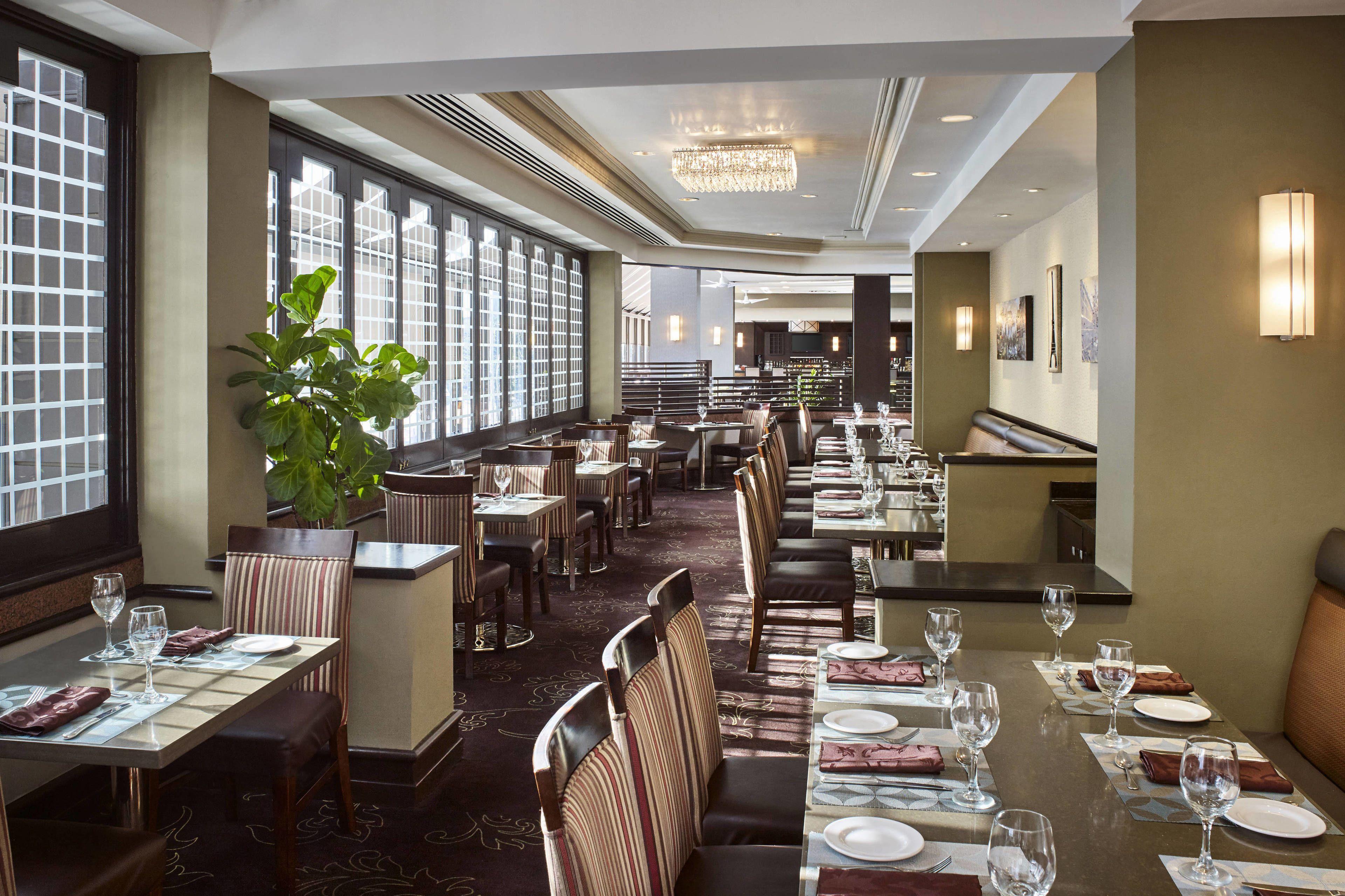 HOTEL SHERATON HAMILTON | ⋆⋆⋆ | CANADA | SEASON DEALS FROM $279