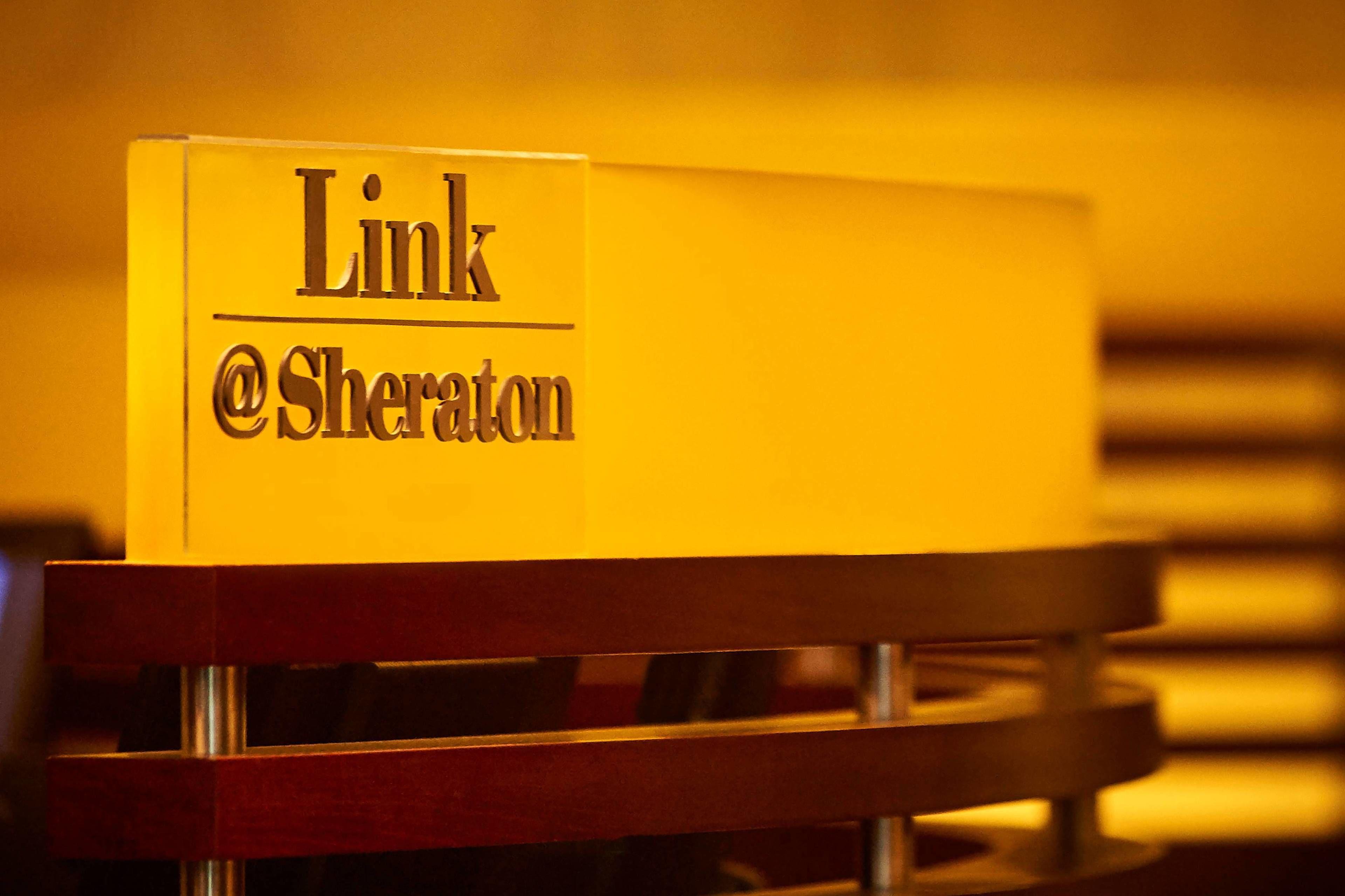 HOTEL SHERATON HAMILTON | ⋆⋆⋆ | CANADA | SEASON DEALS FROM $279