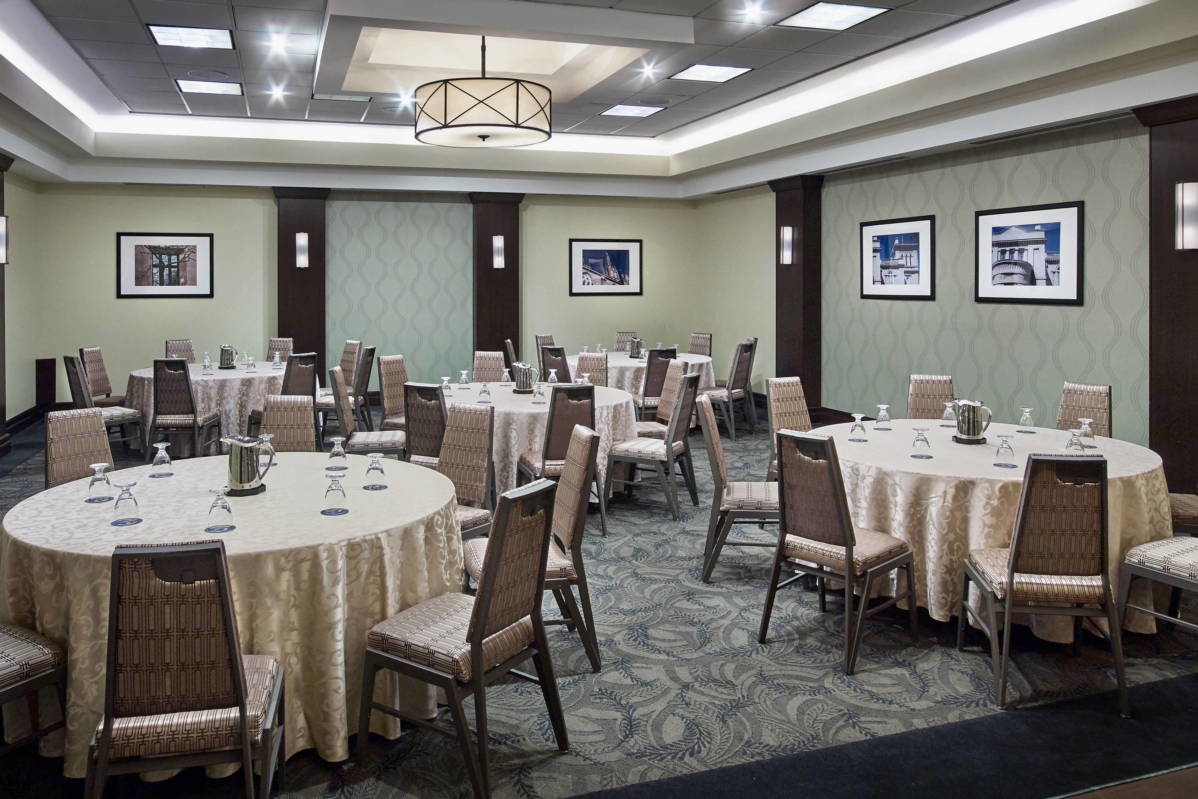 HOTEL SHERATON HAMILTON | ⋆⋆⋆ | CANADA | SEASON DEALS FROM $279