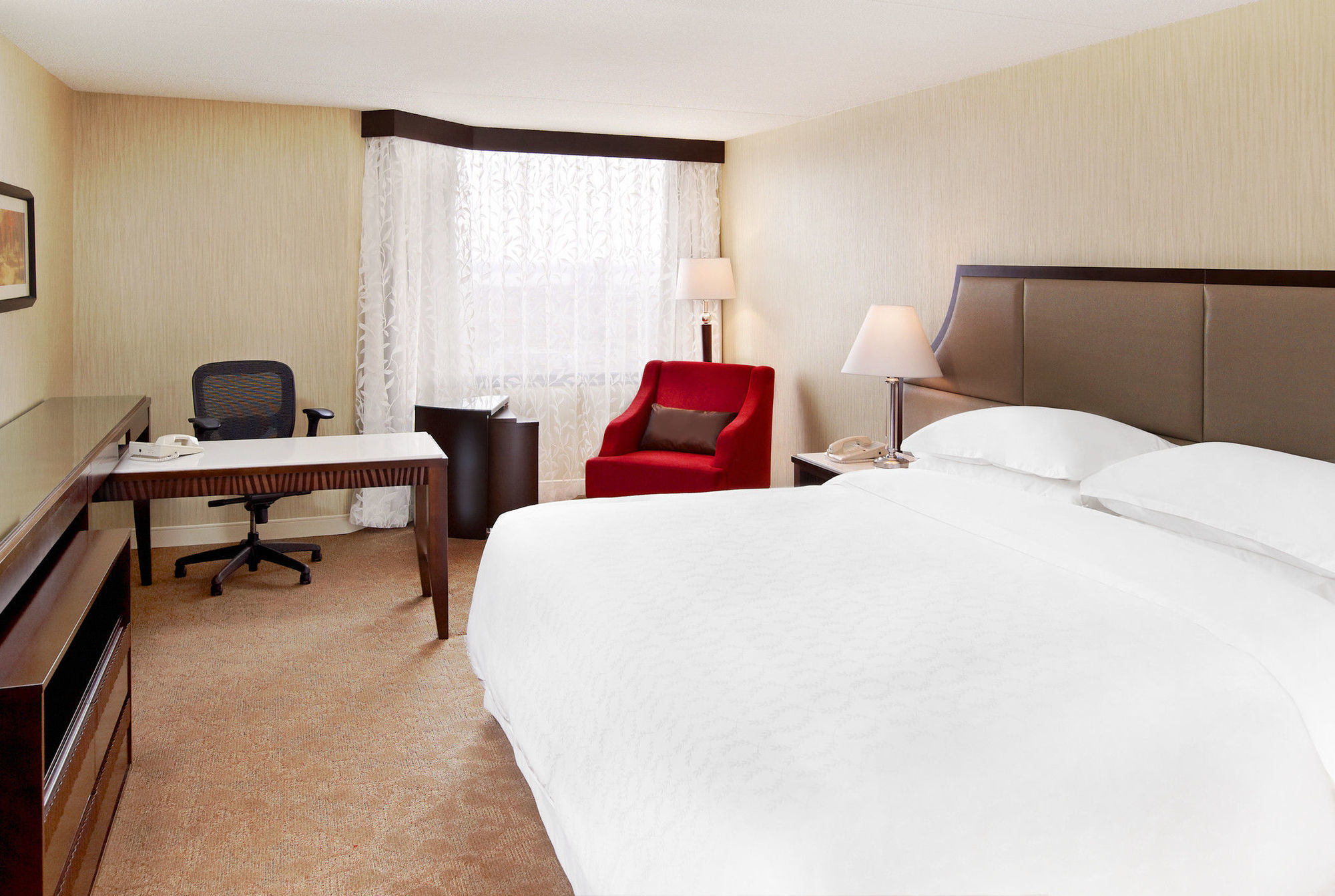 HOTEL SHERATON HAMILTON | ⋆⋆⋆ | CANADA | SEASON DEALS FROM $279